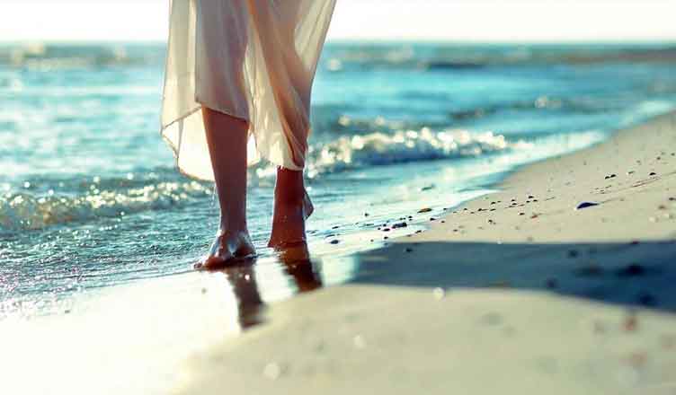 Trishtimi që na përqafon me mallin e ngasjes shkumëzuese të valëve ...